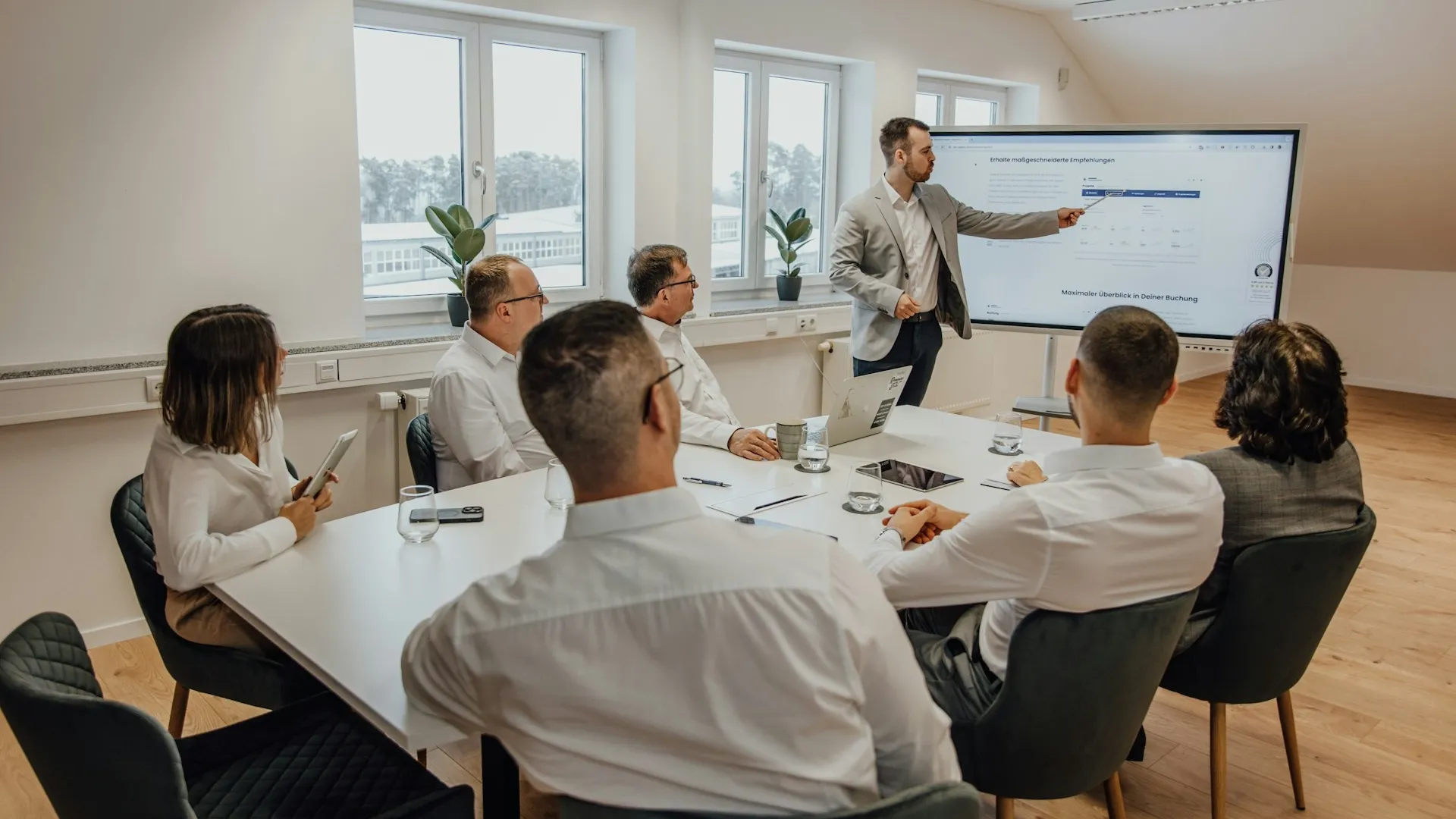 Talking with Business Stakeholders: Tips for Data Analysts | Pecan AI