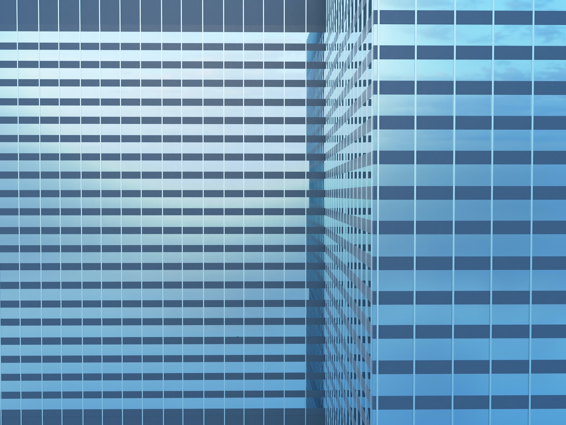 How LLMs and Data Analytics Work Together | Pecan AI